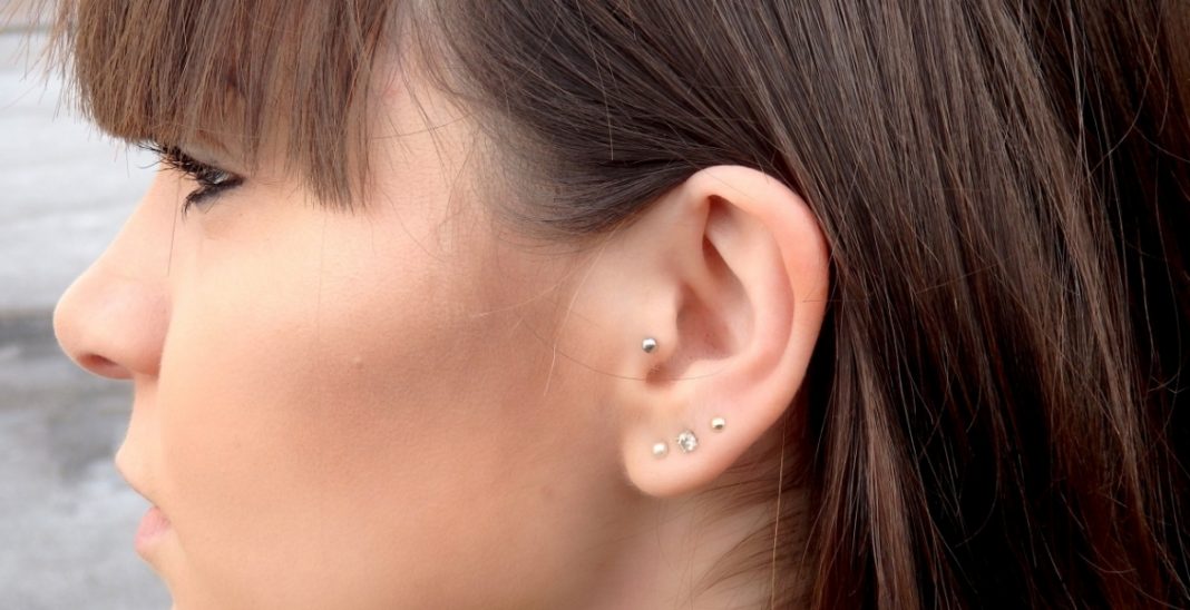 5 Facts About Tragus Piercing Pain that Everyone Must Know - upsmash